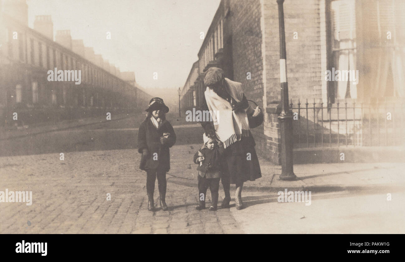 British street children hi-res stock photography and images - Alamy