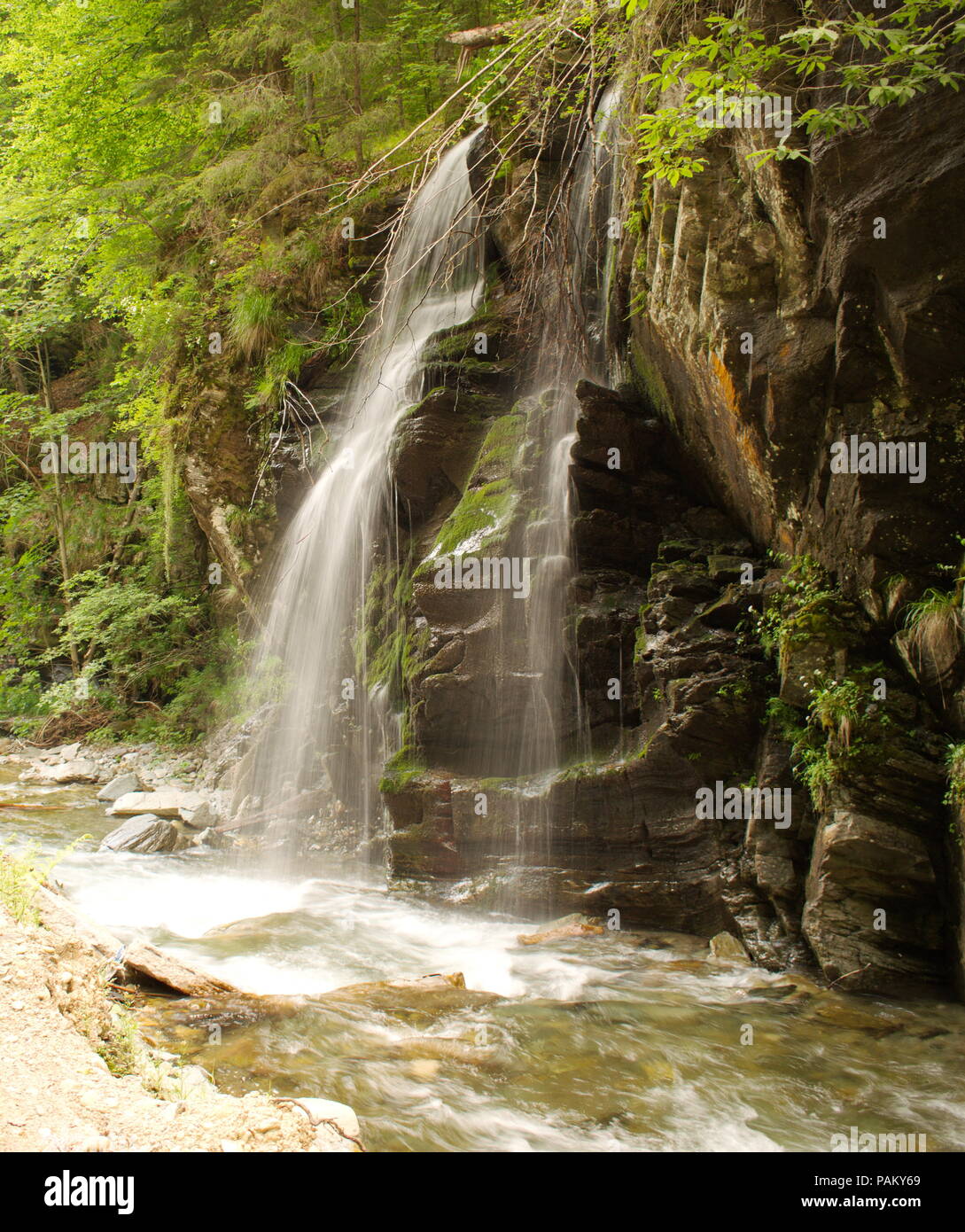 Waterfall stone hi-res stock photography and images - Alamy