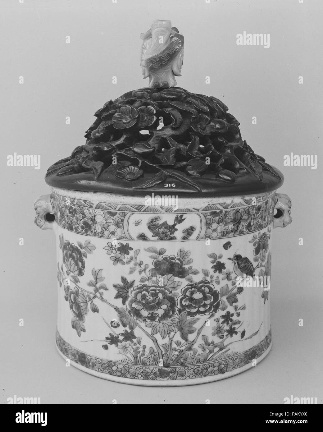 16 5 21 6 cm Black and White Stock Photos & Images - Alamy