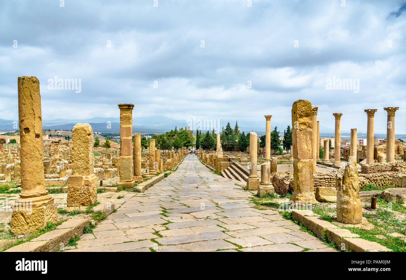 Timgad, ruins of a Roman-Berber city in Algeria Stock Photo - Alamy