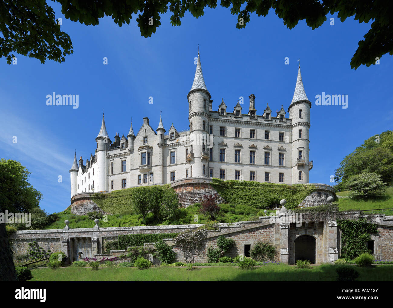 Dunrobin castle hi-res stock photography and images - Alamy