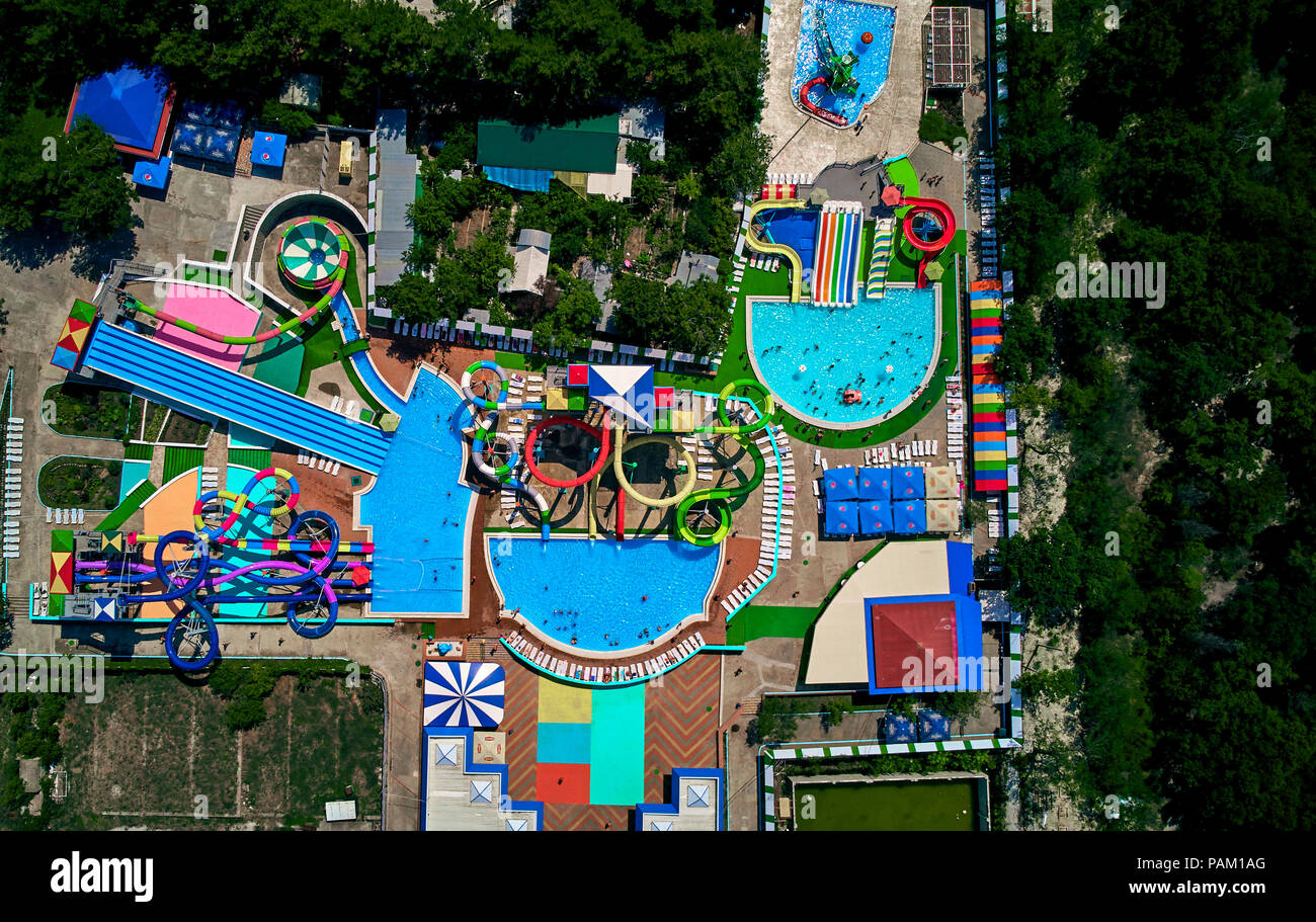 Indoor splash pool water park hi-res stock photography and images - Alamy