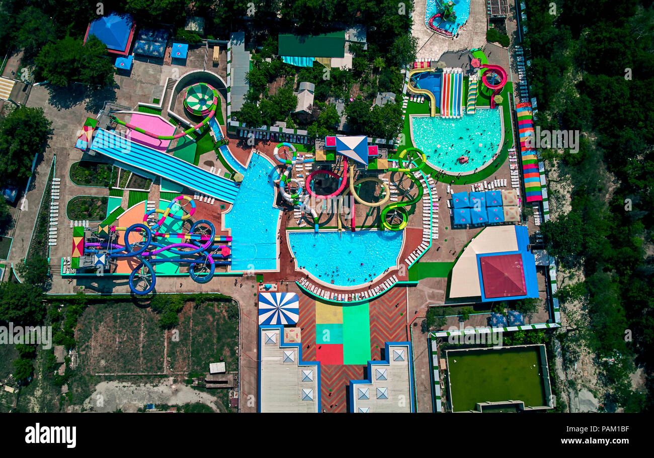 Indoor splash pool water park hi-res stock photography and images - Alamy