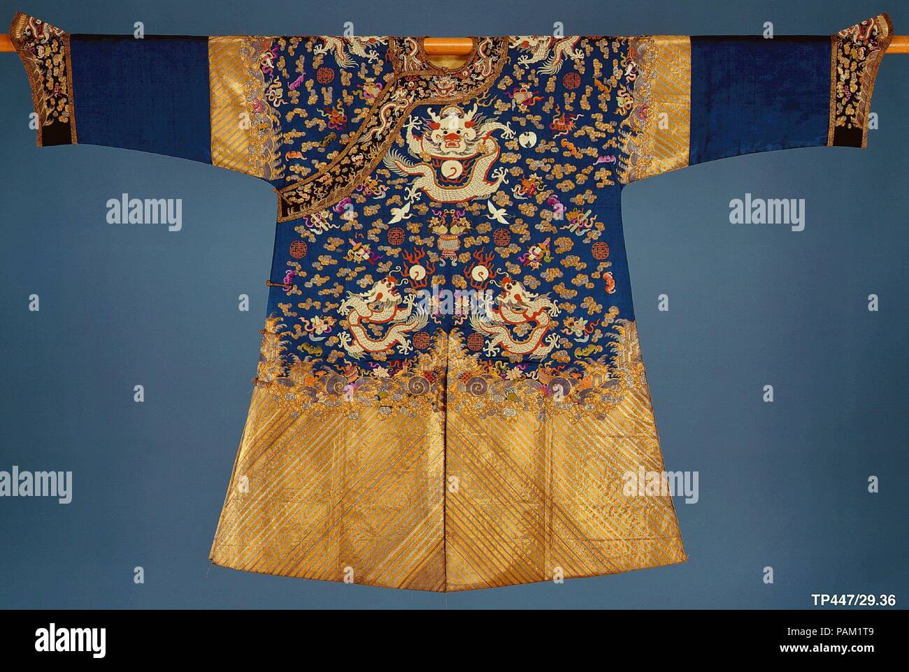 Chinese court robe hi-res stock photography and images - Alamy