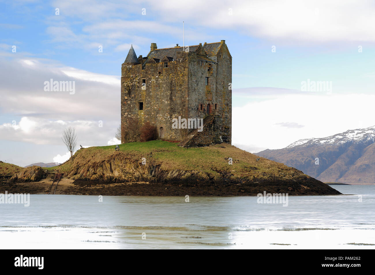 Scottish castle canvas hi-res stock photography and images - Alamy