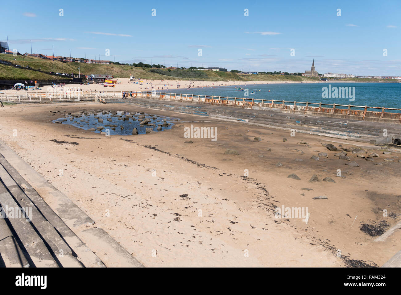Open air swimming pool hi-res stock photography and images - Alamy