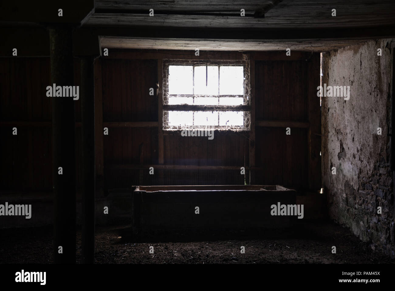 Old livestock water trough hi-res stock photography and images - Alamy