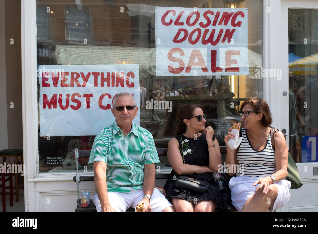 Closing down signs hi-res stock photography and images - Alamy