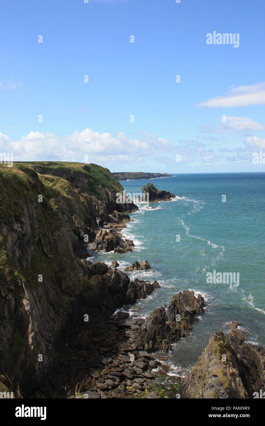 Rocky outcrops to sea hi-res stock photography and images - Alamy