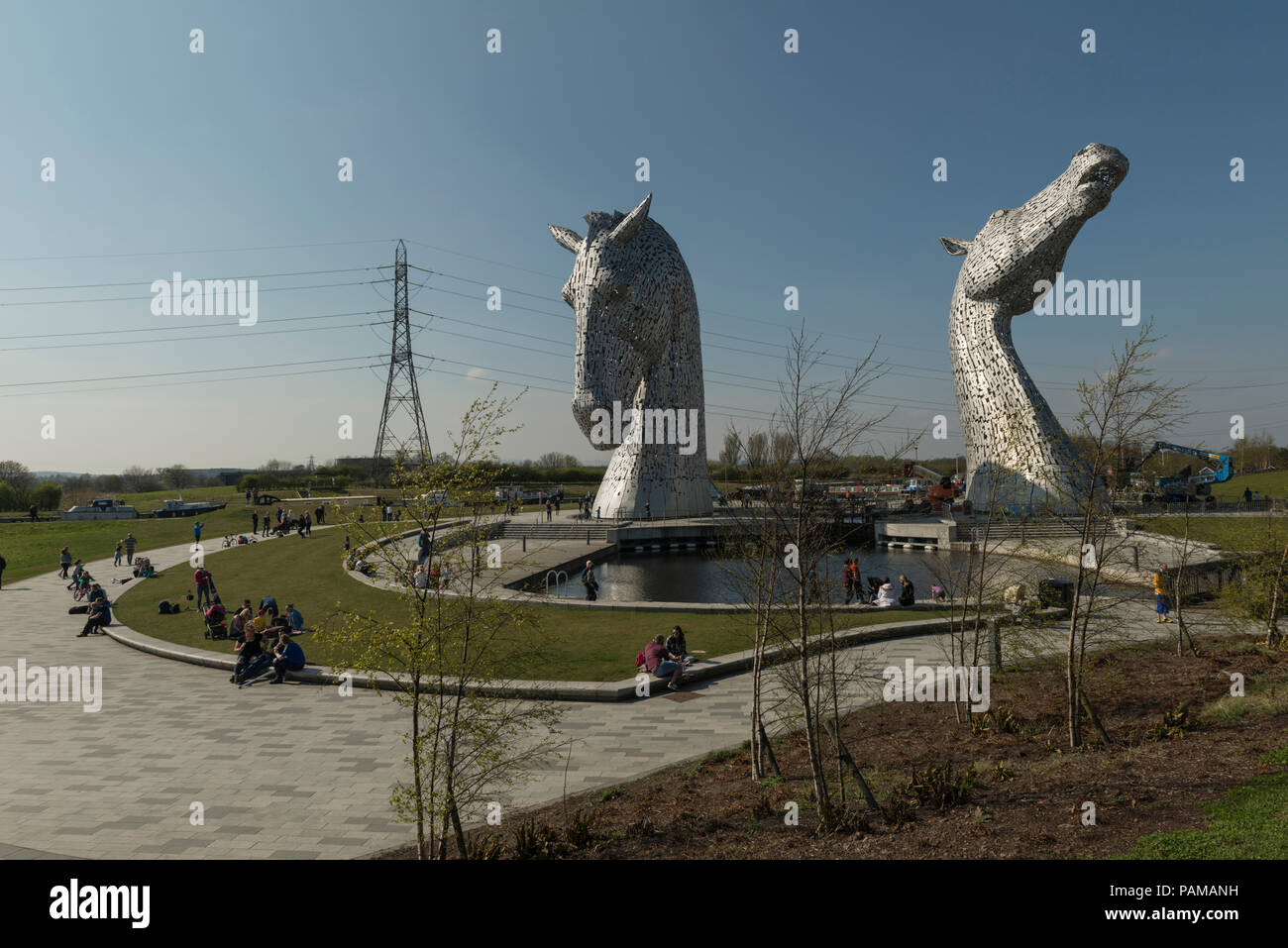 The iconic Kelpies sculpture by Andy Scott forms a gateway to the Forth ...