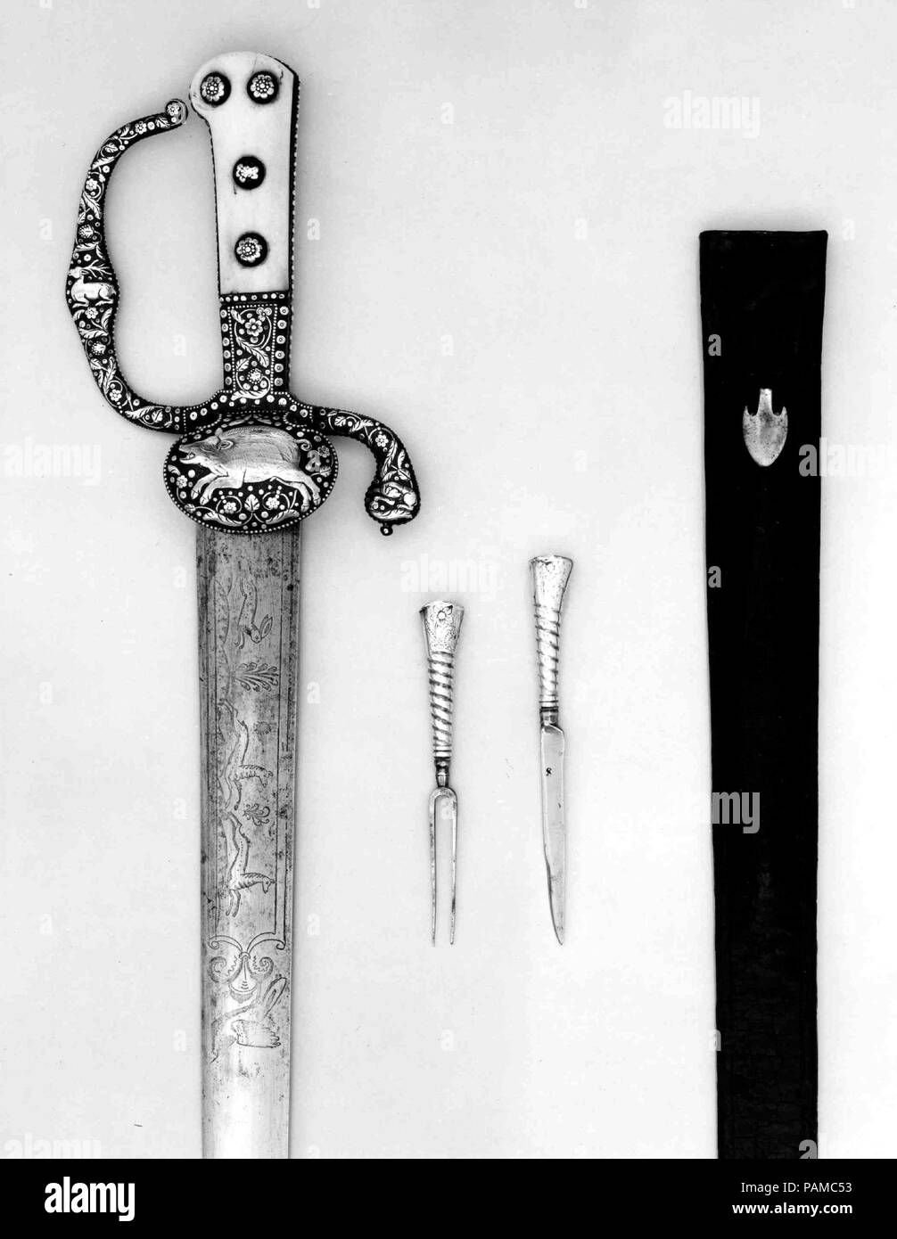 Hunting sword hi-res stock photography and images - Alamy