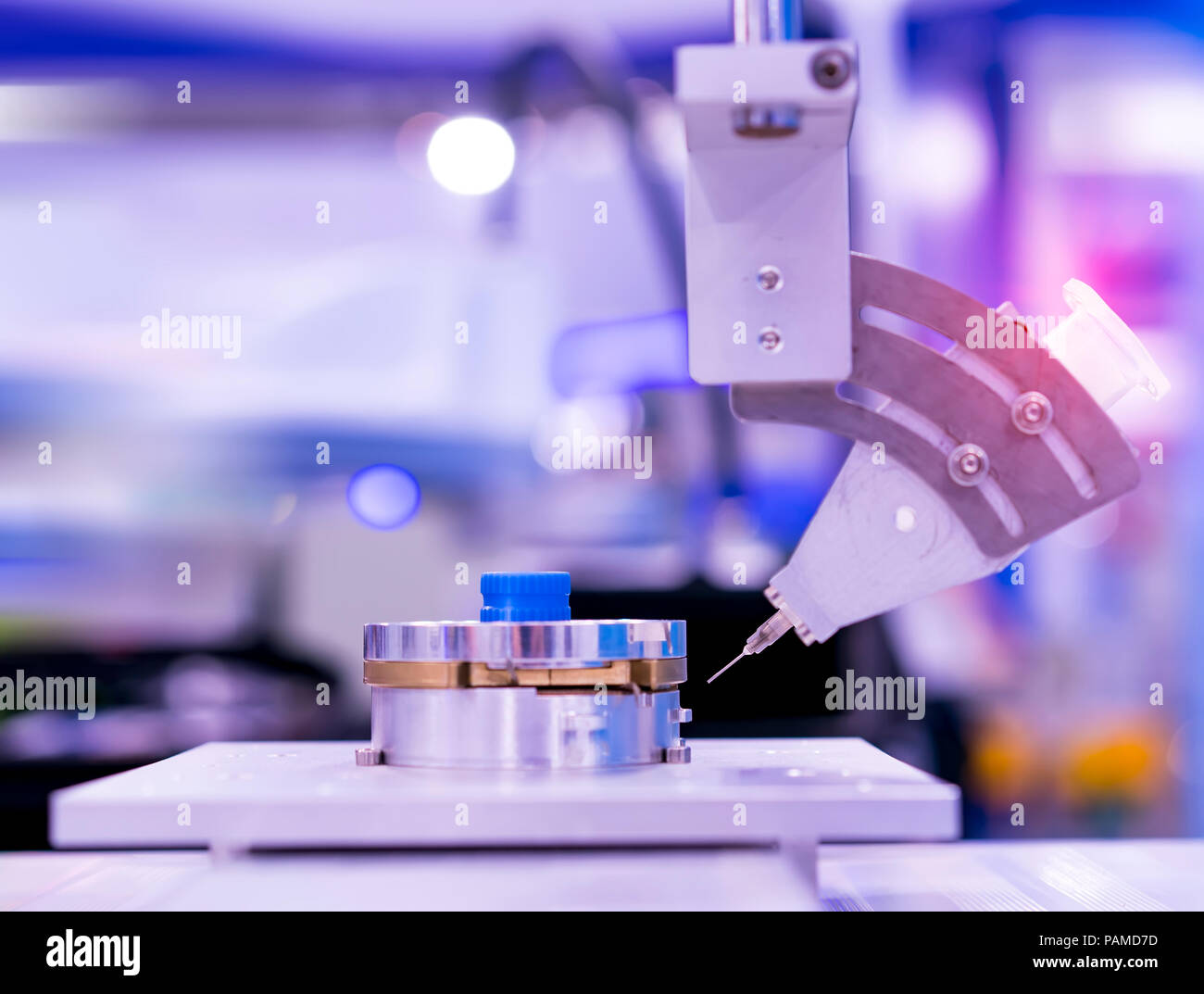 Robot holding glue syringe Injection Stock Photo - Alamy