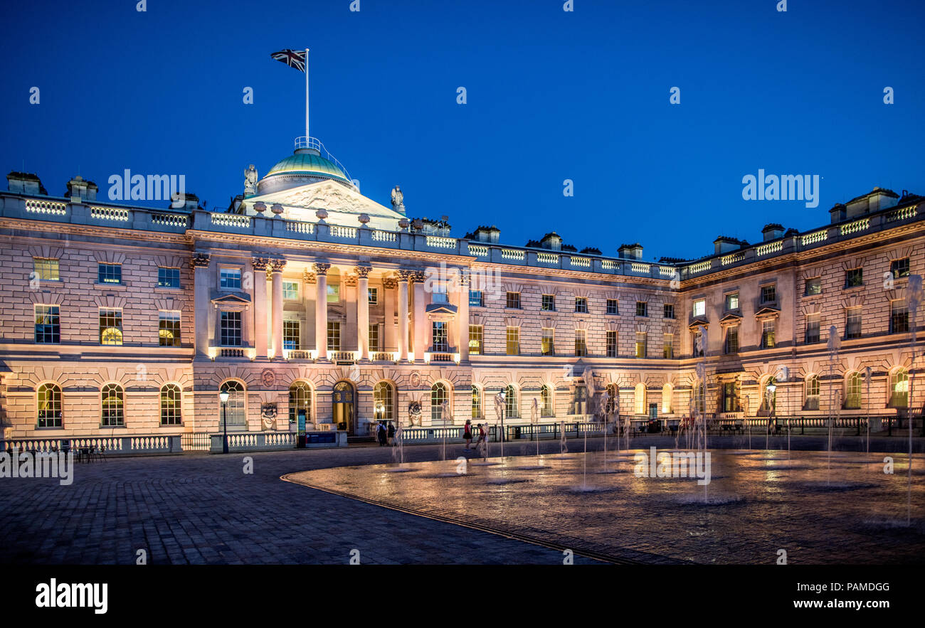 Fountains of somerset house hi-res stock photography and images - Alamy