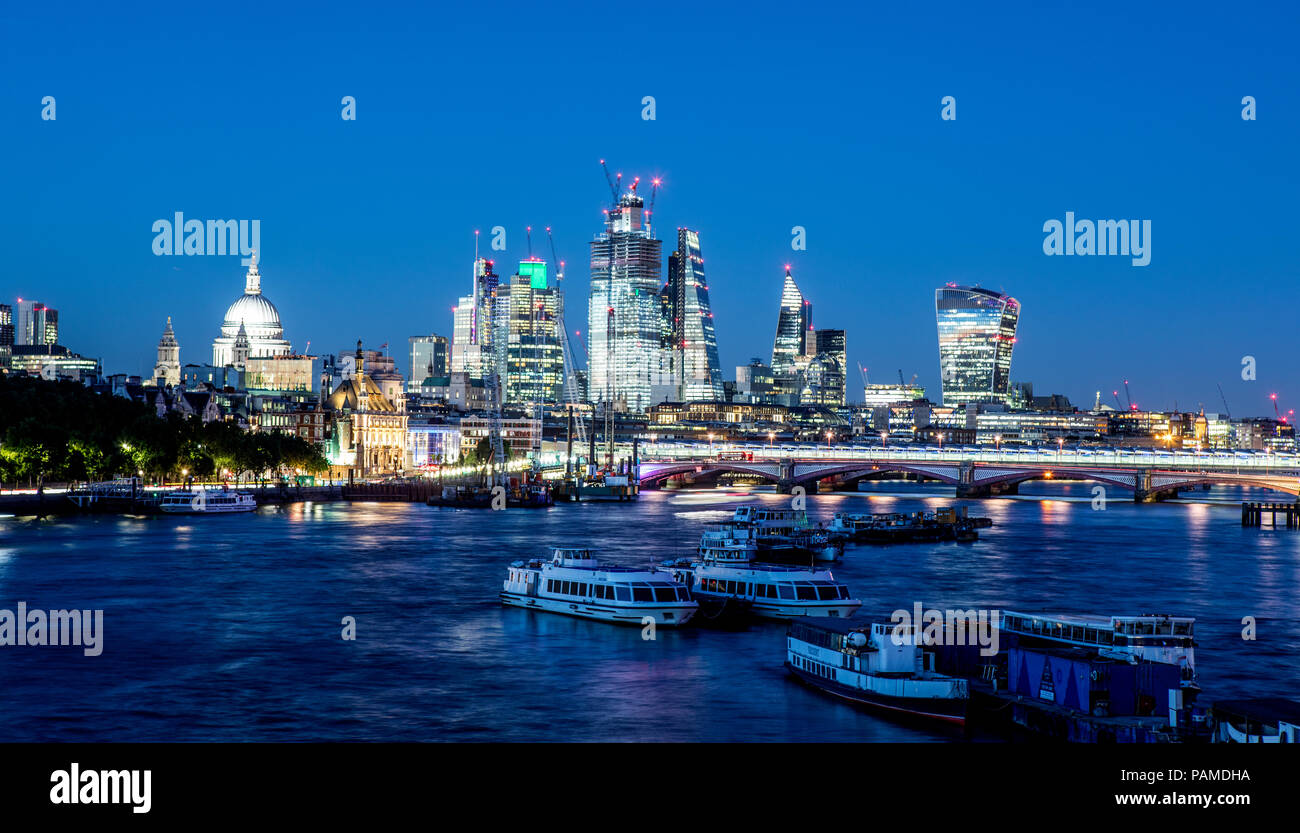 Waterloo bridge sunset hi-res stock photography and images - Alamy