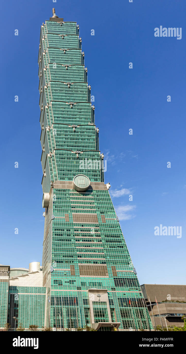 View over Taipei 101 famous landmark tower, building Stock Photo - Alamy