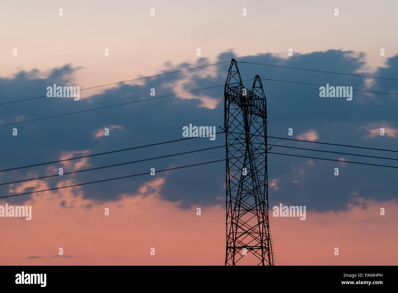 Electric pylon transmission line hi-res stock photography and images ...