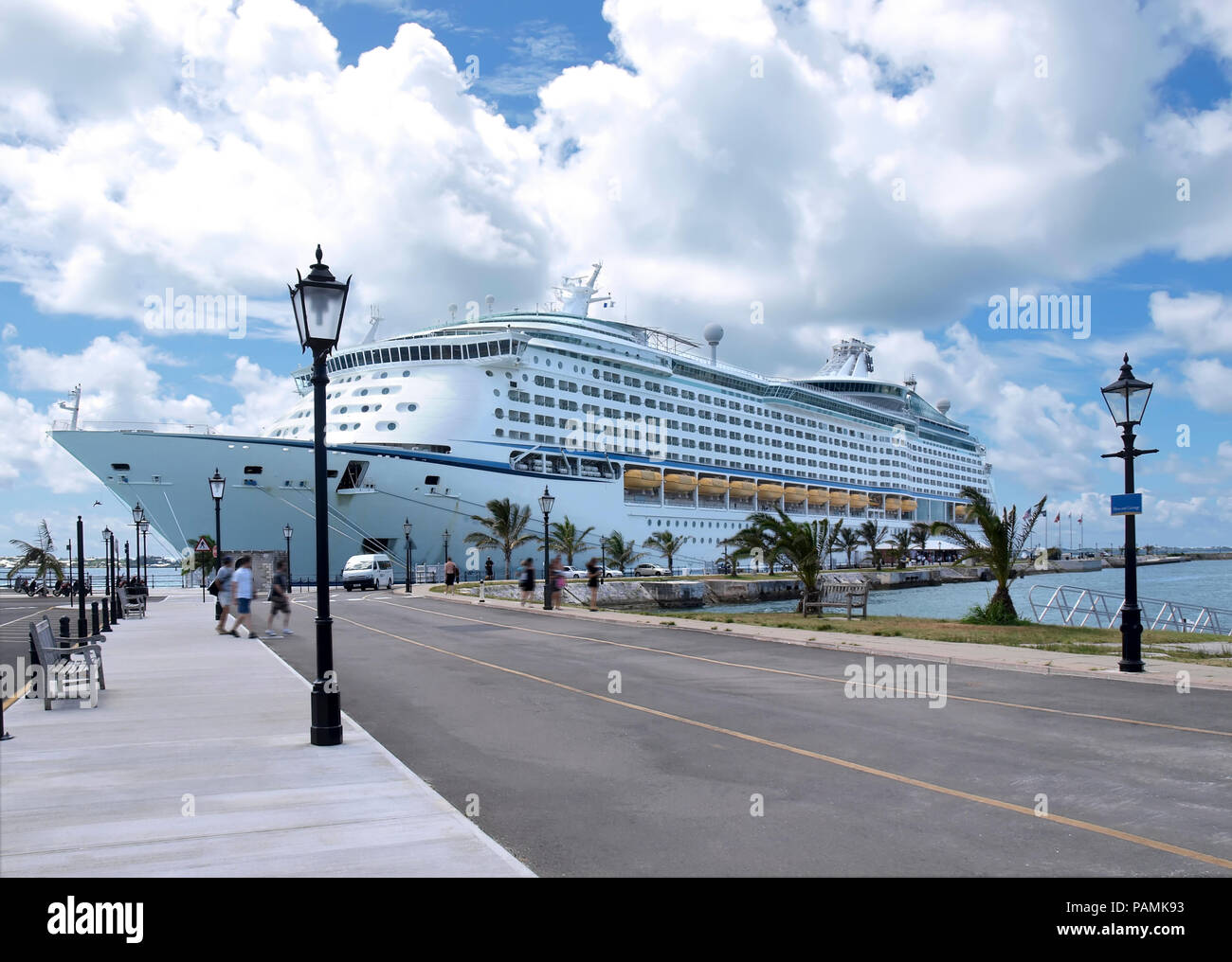 line cruise ship docked in Bermuda port Stock Photo - Alamy