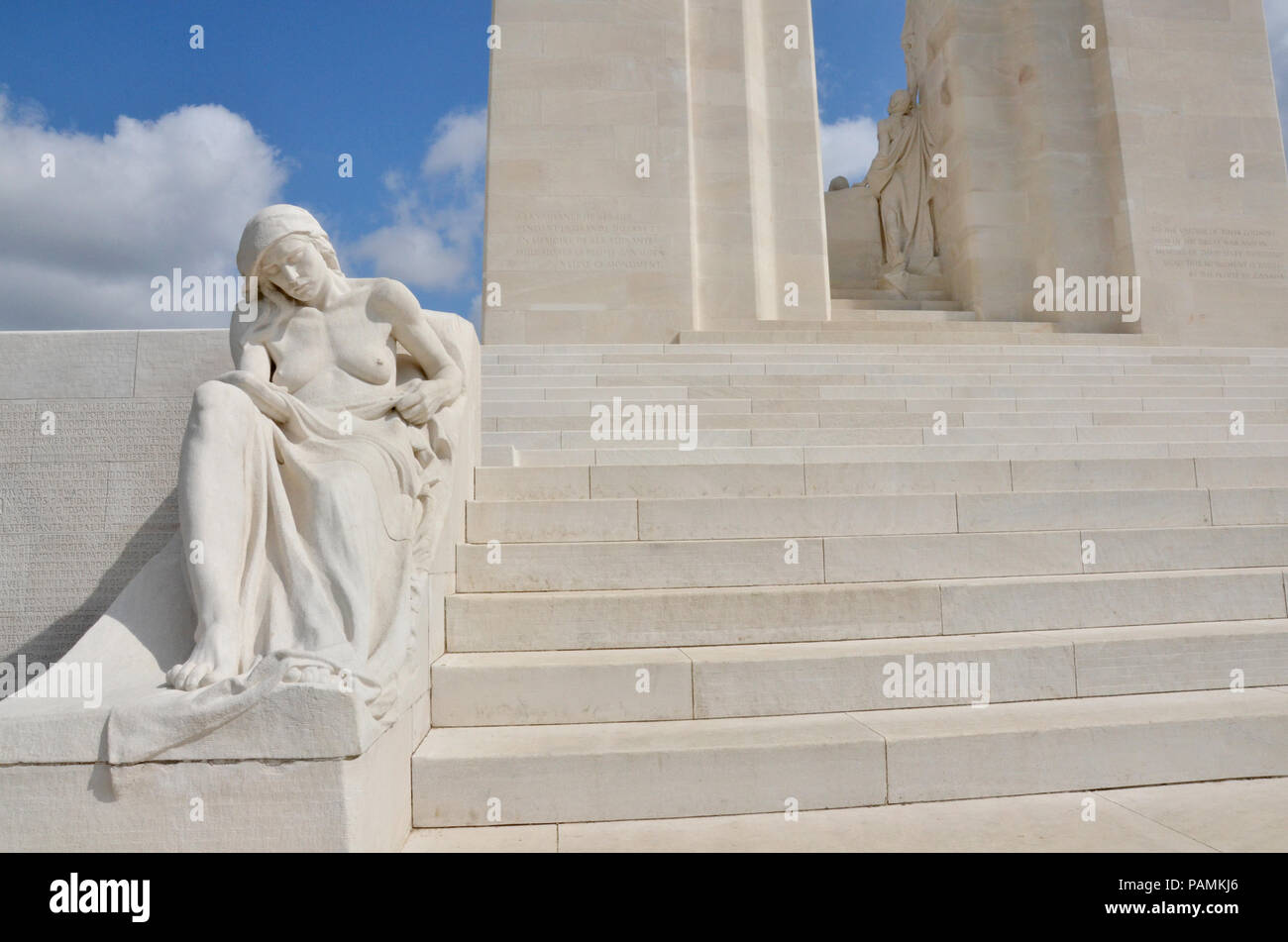 Statues at vimy ridge hi-res stock photography and images - Alamy