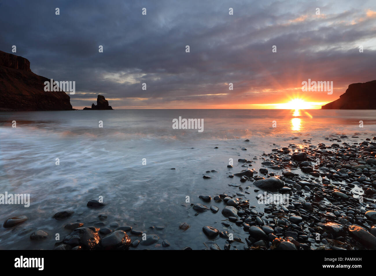 Talisker bay sea stack hi-res stock photography and images - Alamy