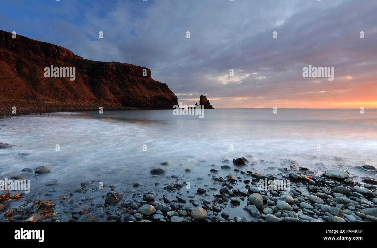 Talisker bay stack hi-res stock photography and images - Alamy
