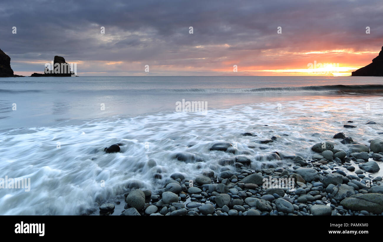 Talisker bay stack hi-res stock photography and images - Alamy