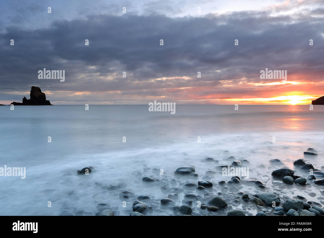 Talisker bay stack hi-res stock photography and images - Alamy