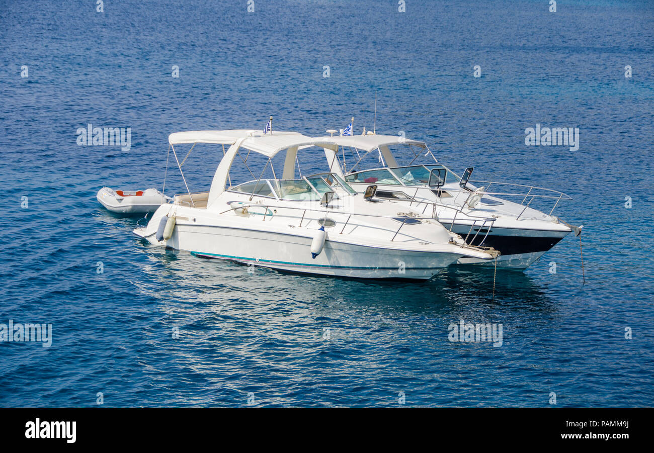 Two boats beautiful tropical island hi-res stock photography and images ...