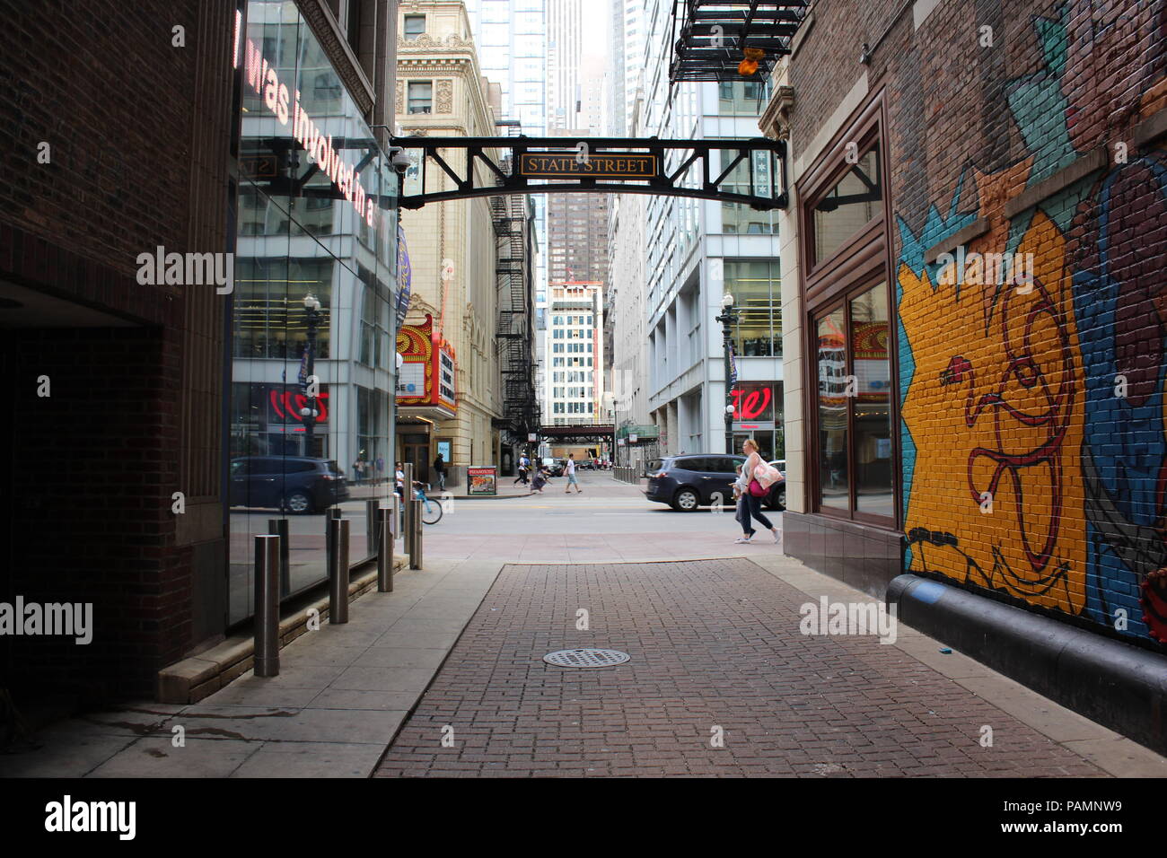 A view of State Street in Chicago from an alley way Stock Photo - Alamy
