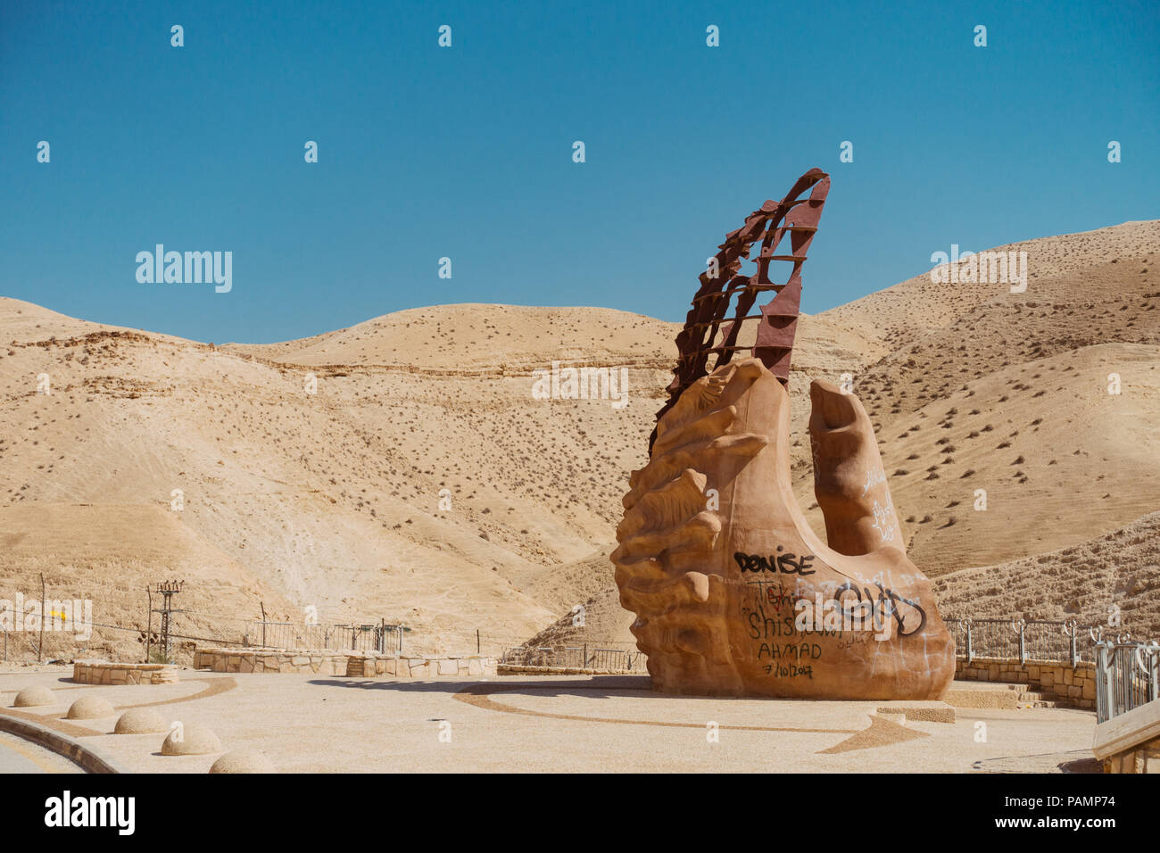 Hand sea level hi-res stock photography and images - Alamy