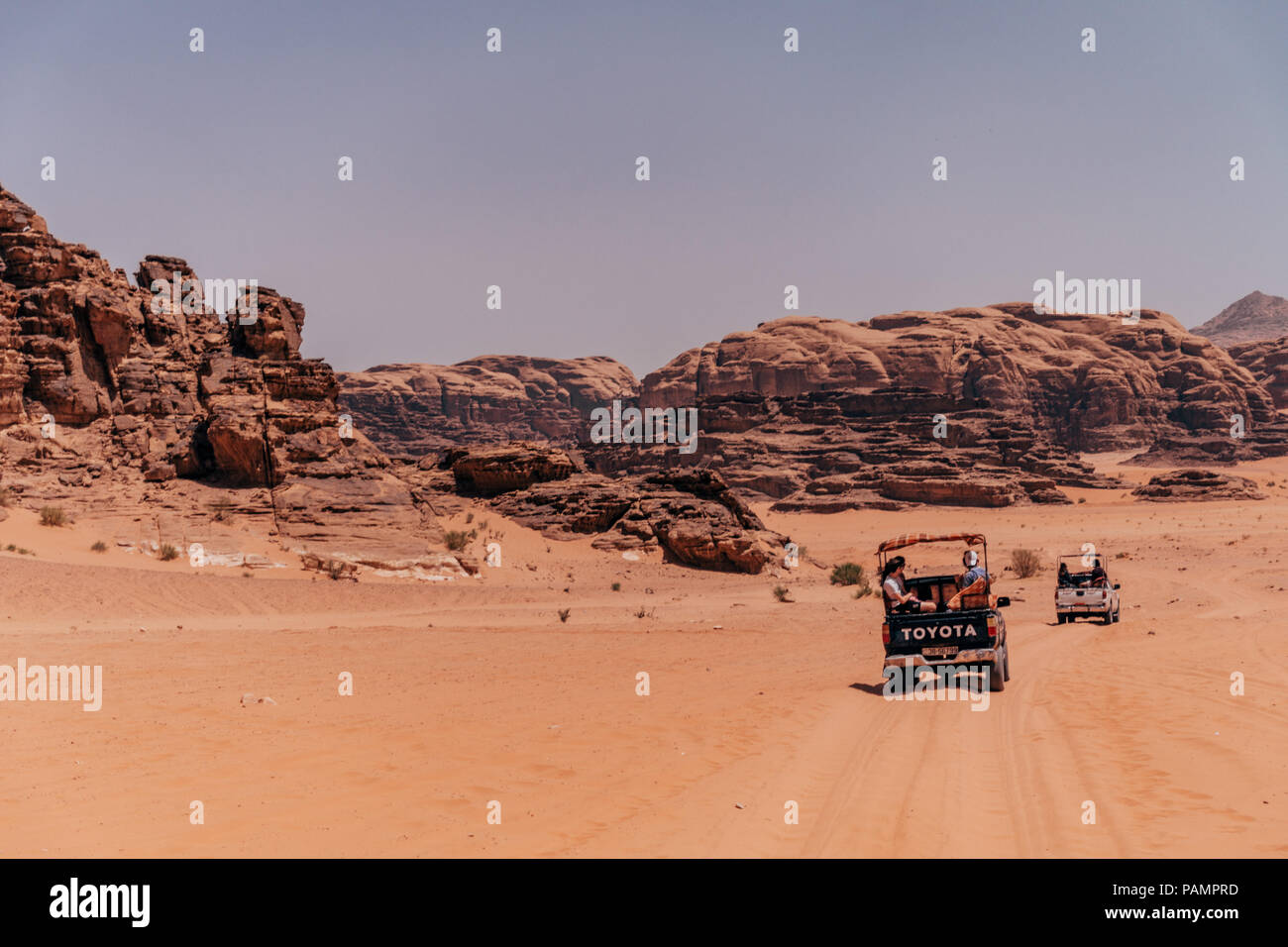 Pickup truck in desert hi-res stock photography and images - Alamy