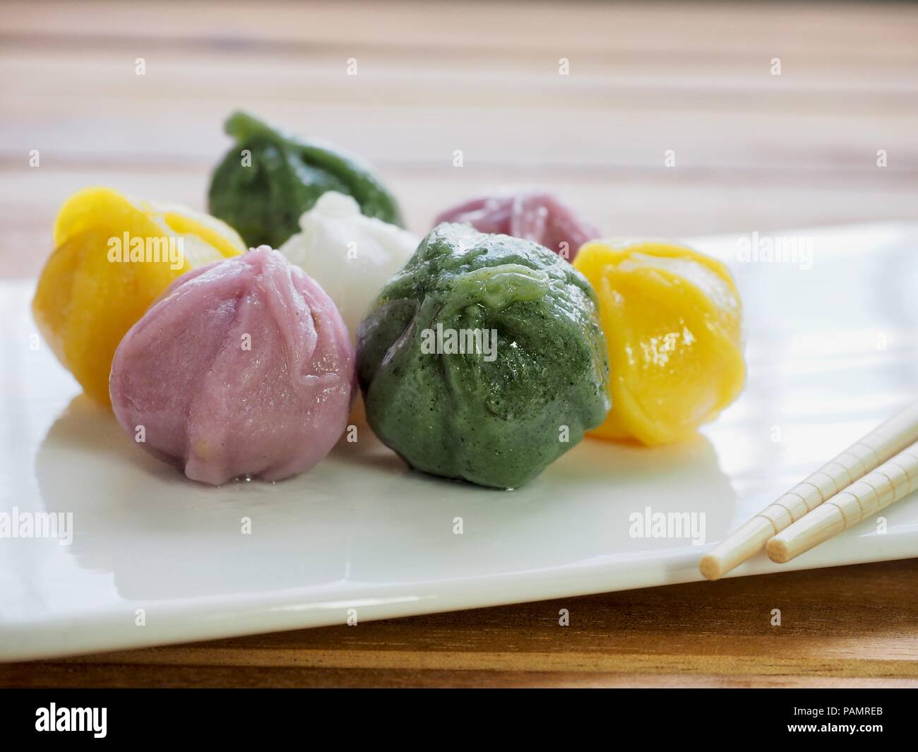 Korean food Songpyeon, Honey-filled Rice Cake Stock Photo - Alamy