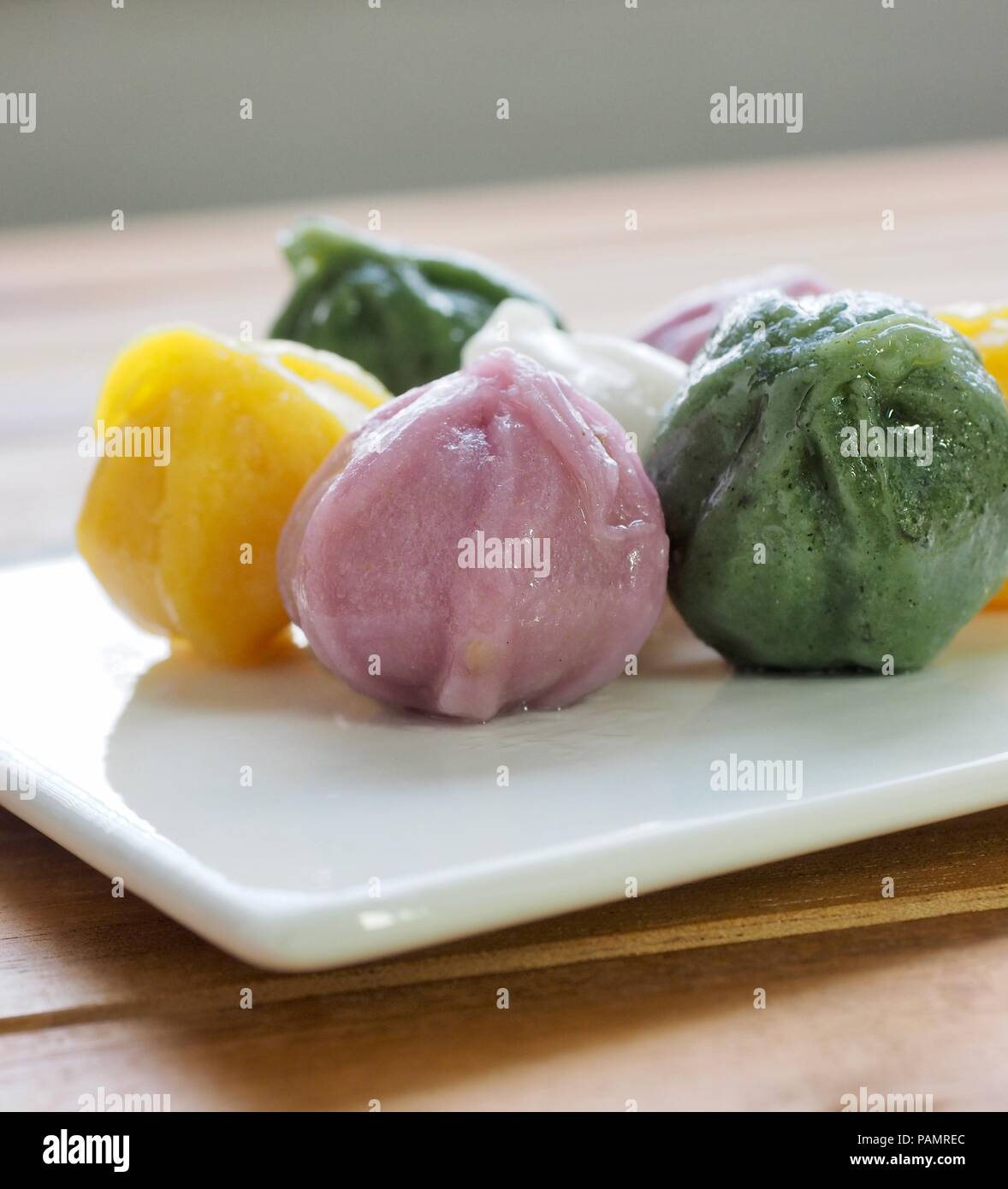 Korean food Songpyeon, Honey-filled Rice Cake Stock Photo - Alamy