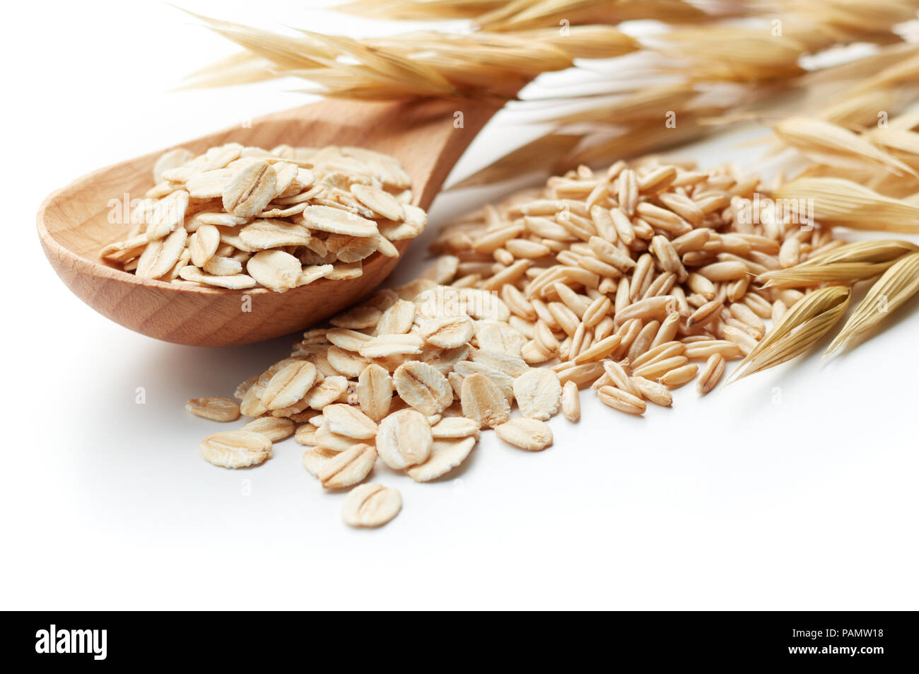 scoop and pile of oatmeal with its unprocessed grains and plant Stock ...