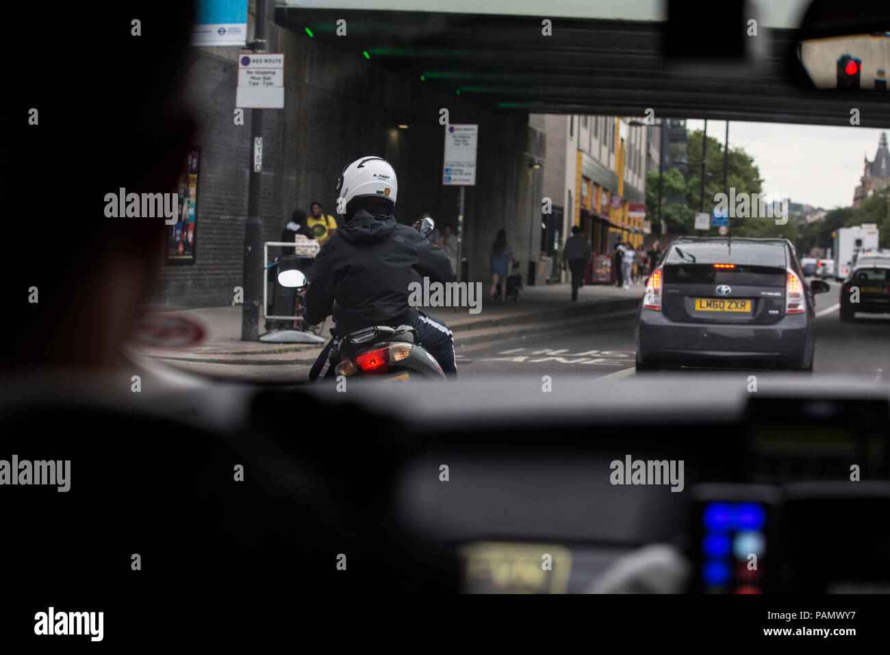 Operation Venice The Metropolitan Police S Moped Crime Unit Out On