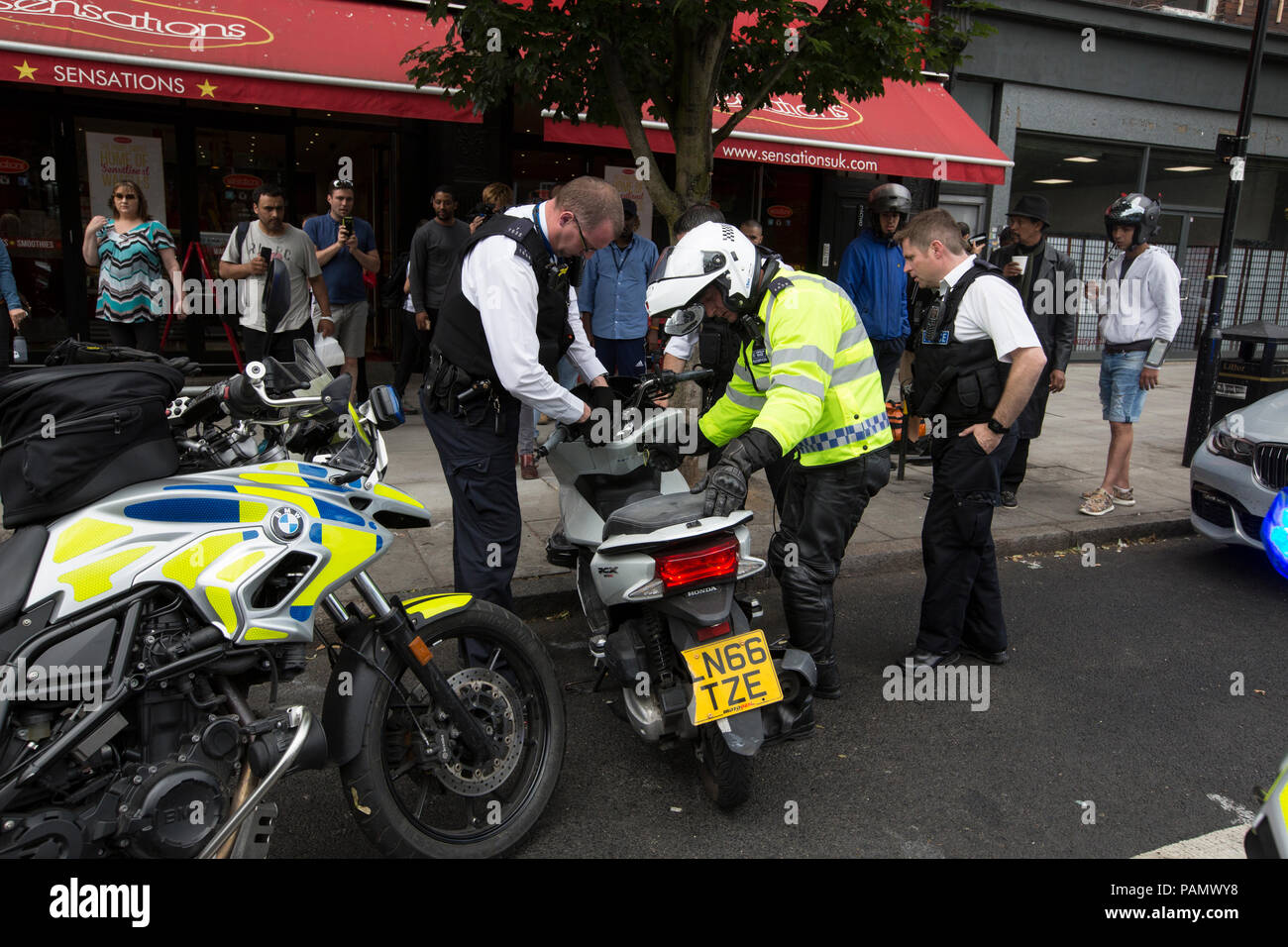 Operation Venice, the Metropolitan Police's moped crime unit out on ...