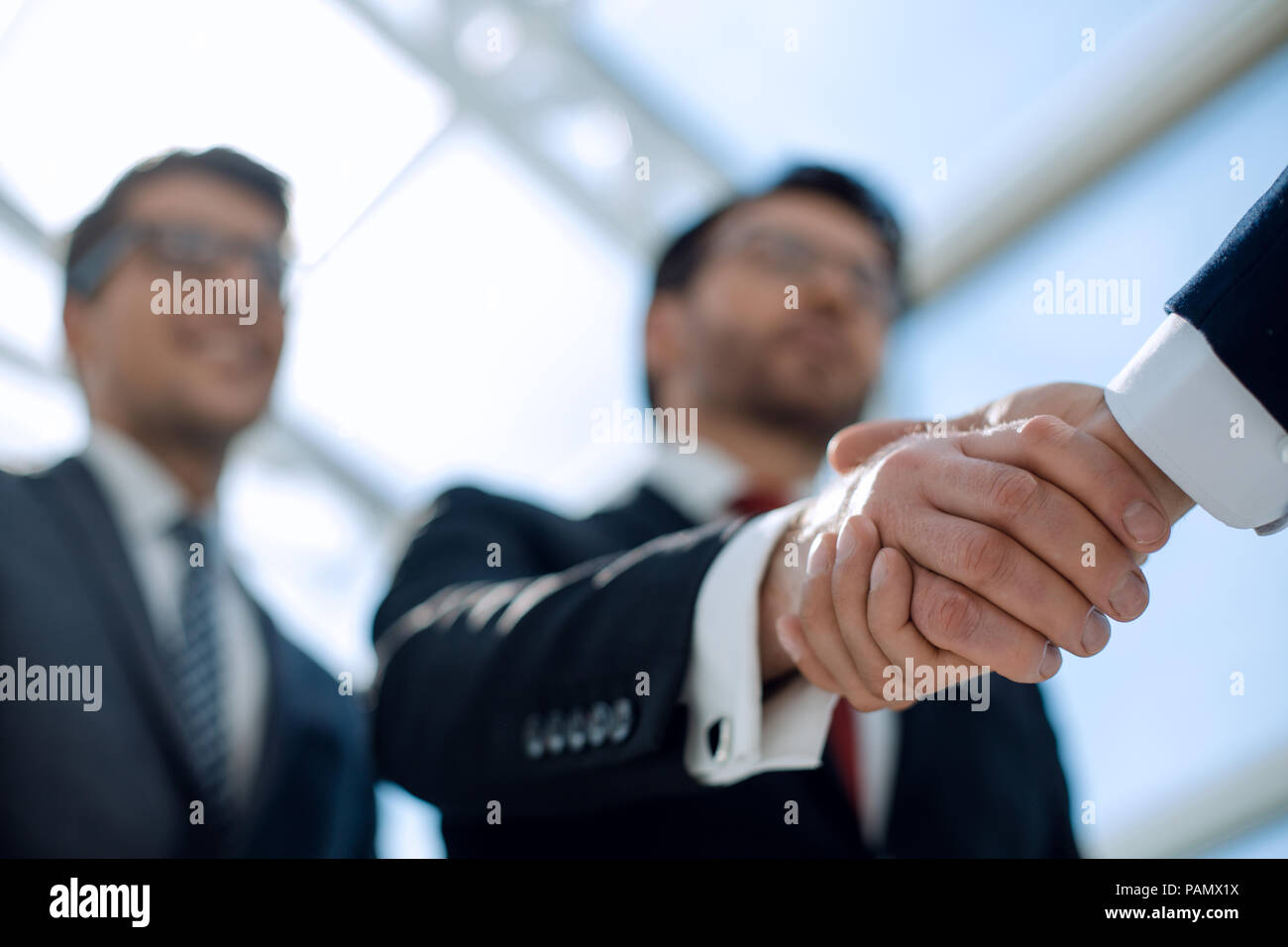 close up.handshake business people Stock Photo - Alamy