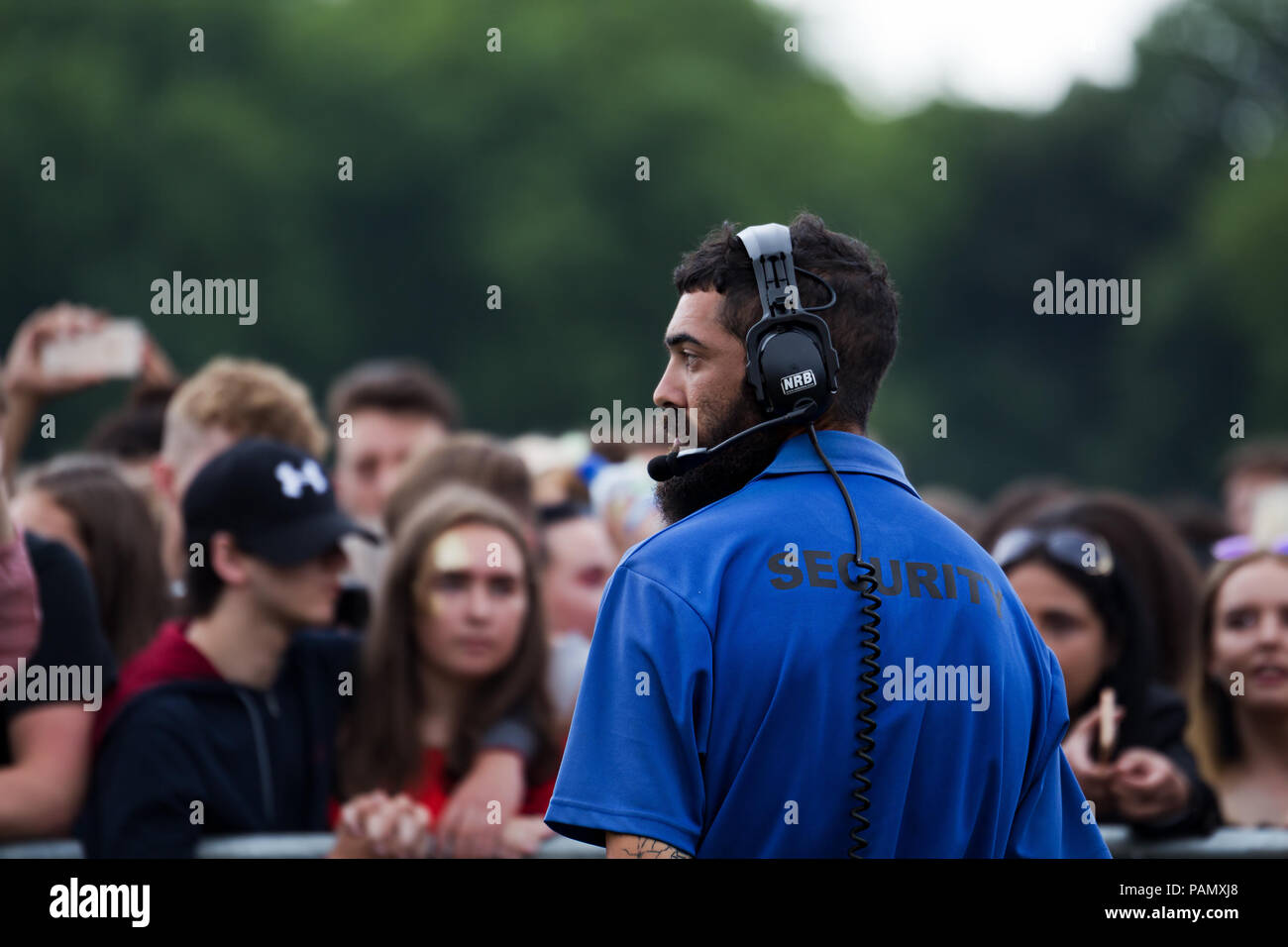 Security guard hi-res stock photography and images - Alamy