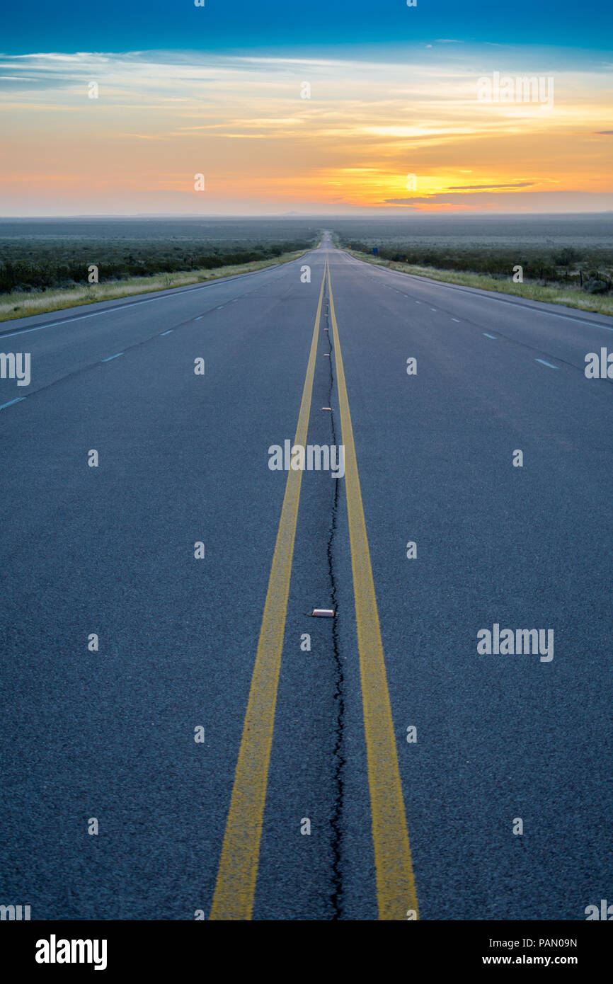 Texas highway road straight hi-res stock photography and images - Alamy