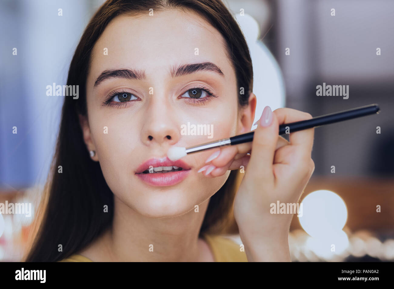 Green-eyed woman with beautiful eyebrows making up Stock Photo - Alamy