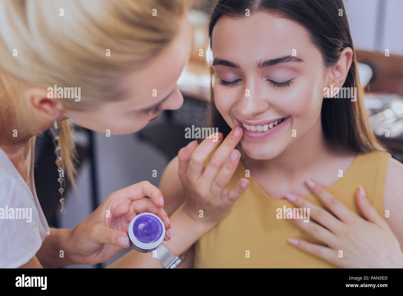 Beauty saloon client hi-res stock photography and images - Alamy
