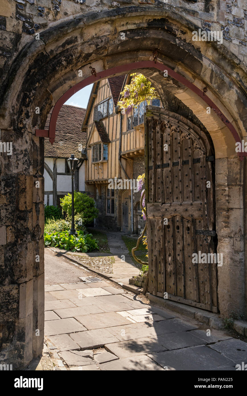 Winchester medieval gate hi-res stock photography and images - Alamy