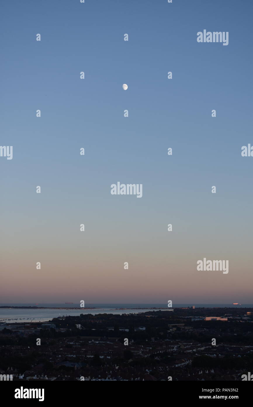 British rooftops twilight hi-res stock photography and images - Alamy