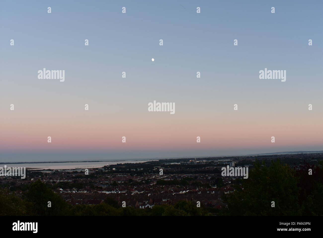 British rooftops twilight hi-res stock photography and images - Alamy
