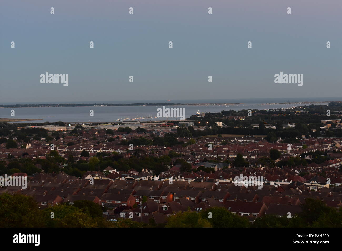 British rooftops twilight hi-res stock photography and images - Alamy