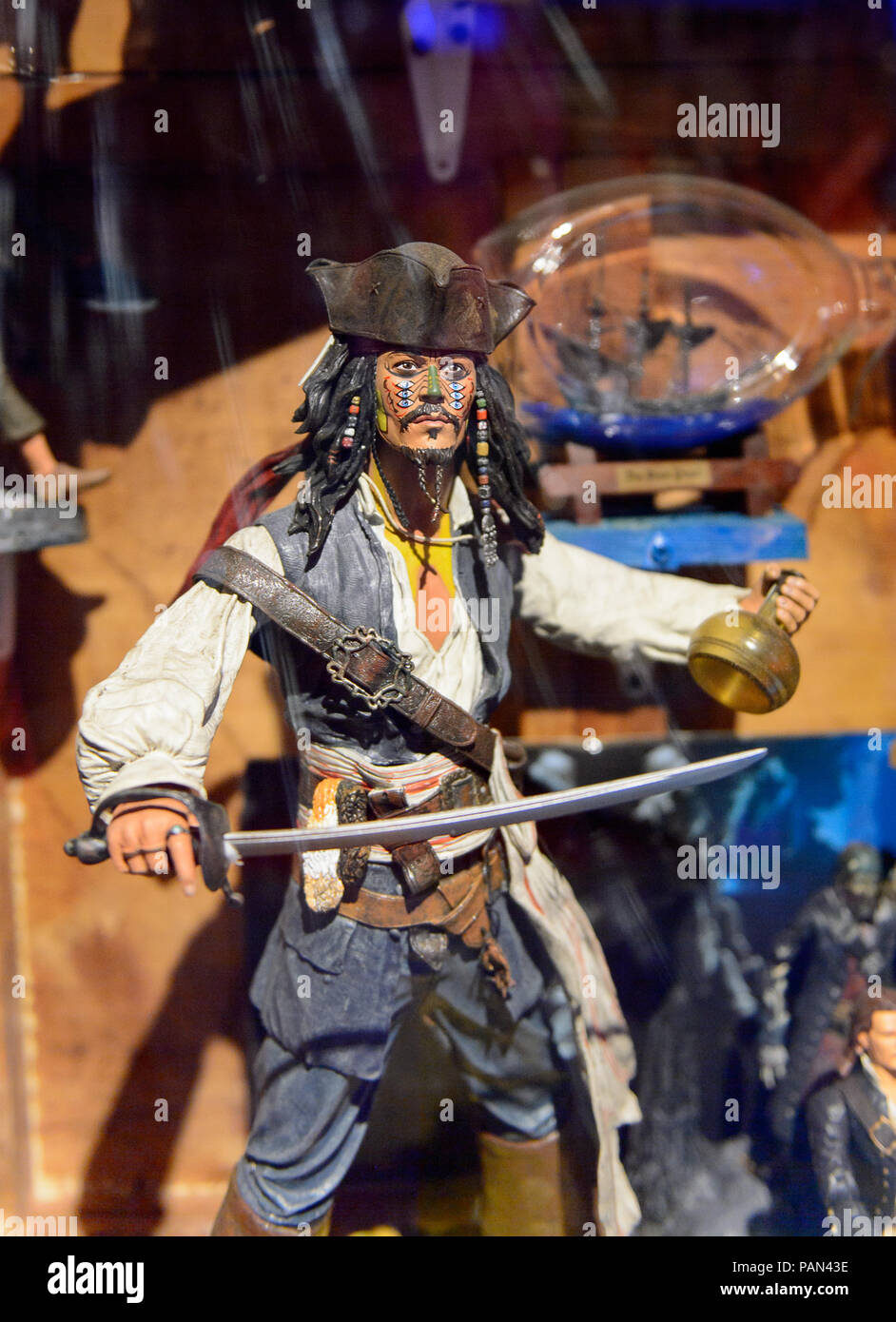 Jack sparrow skeleton hi-res stock photography and images - Alamy
