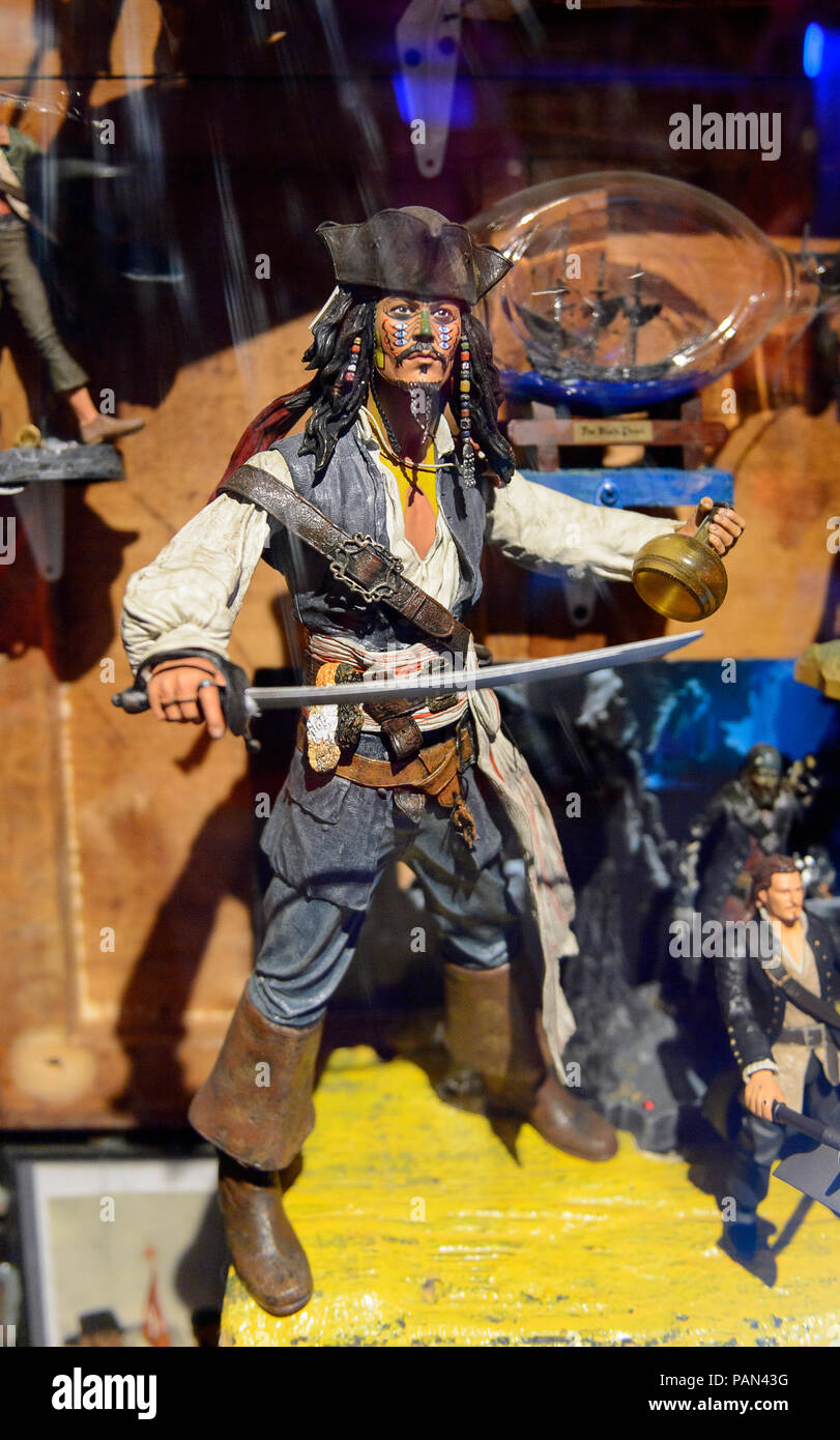 Johnny depp statue hi-res stock photography and images - Alamy