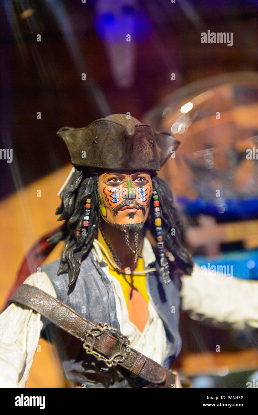 Johnny depp statue hi-res stock photography and images - Alamy