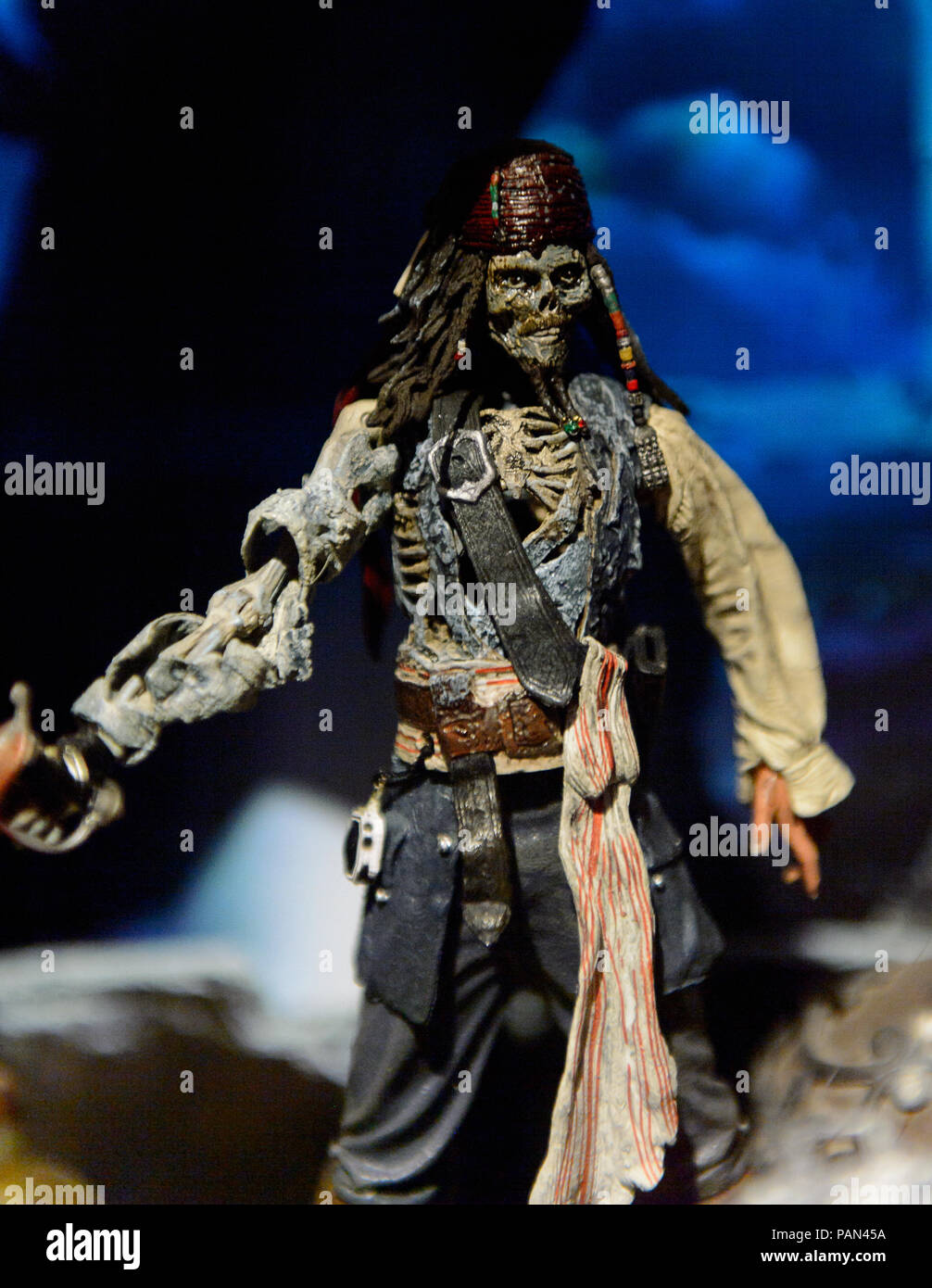 Jack sparrow skeleton hi-res stock photography and images - Alamy
