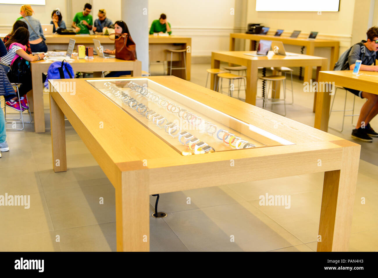FLORENCE, ITALY - MAY 6, 2016: Apple store at the Piazza della ...