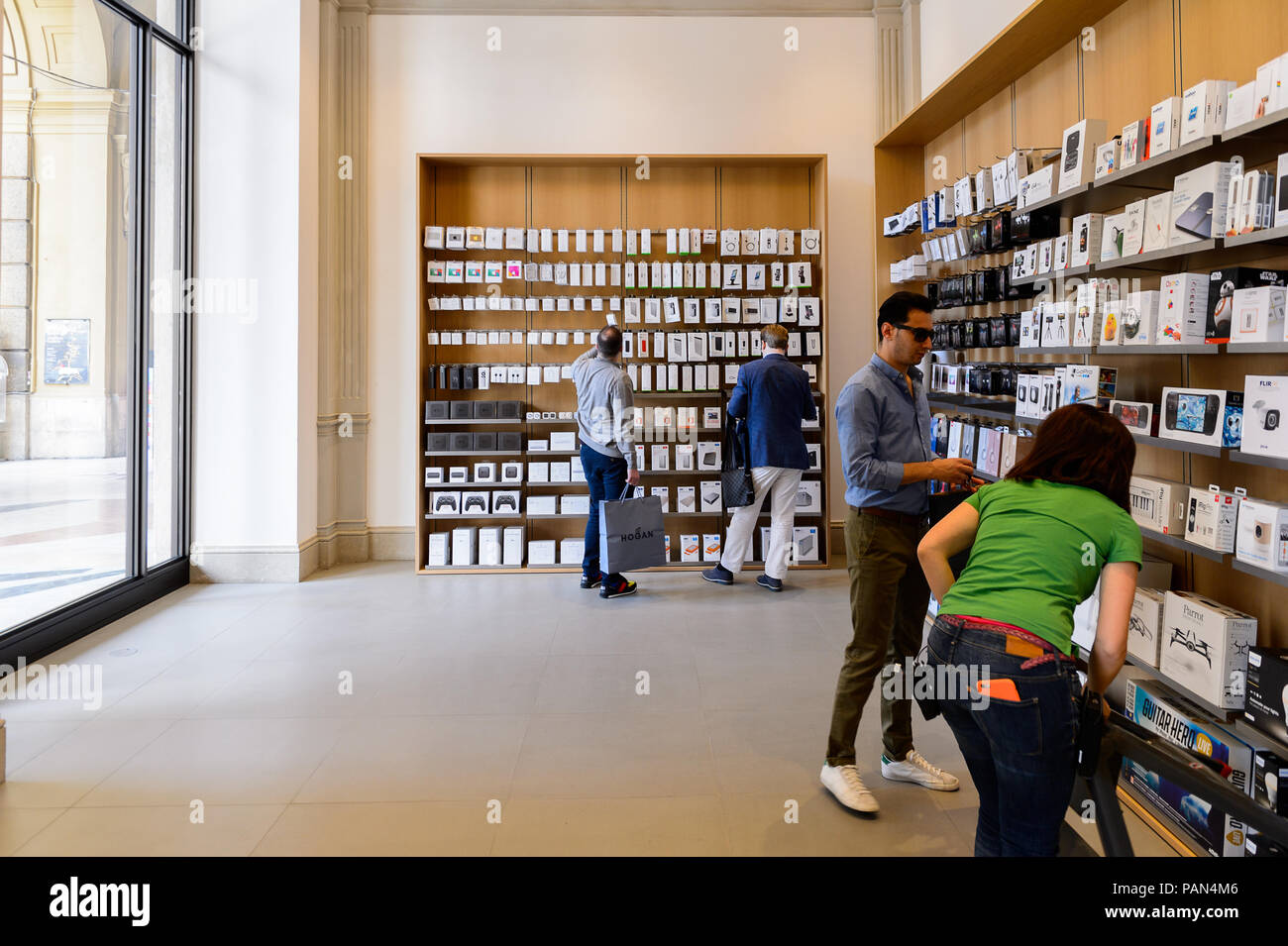 FLORENCE, ITALY - MAY 6, 2016: Apple store at the Piazza della ...